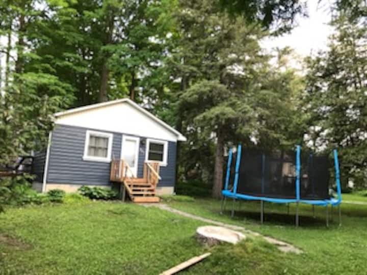 Cozy 2 Bdrm Cabin Steps From Beach - Innisfil