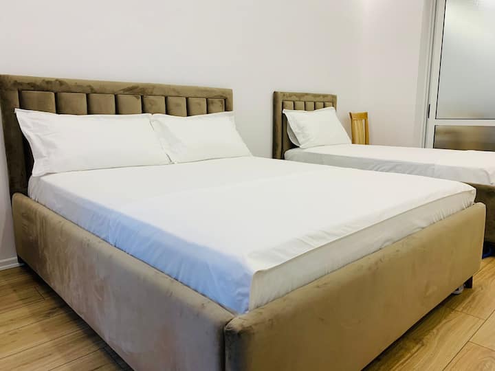 9/1  Comfy Studio With Kitchen, Ac, Wi-fi, Netflix - Tirana
