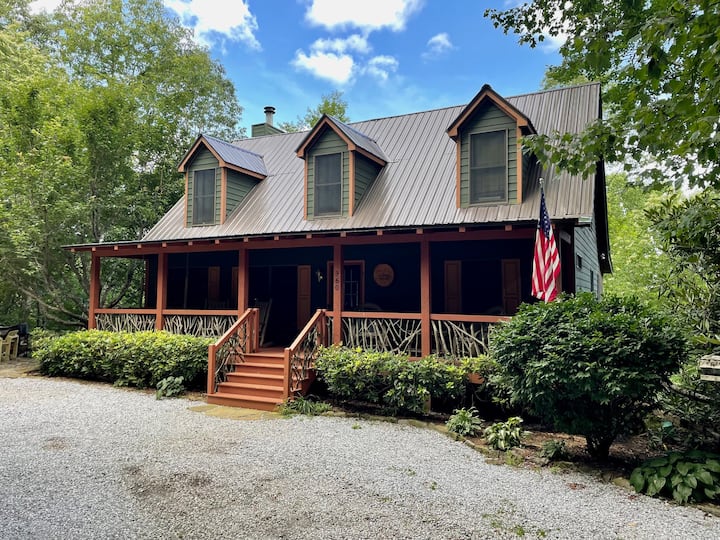 Wine Down At Our Cozy Highlands Mountain Retreat - Highlands, NC