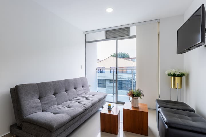 Apartamento Moderno En Rosales. ¡Cerca A Todo! - Medellín