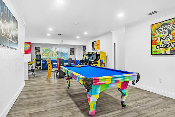 Entertainment Oasis: Your Dream Vacation Awaits! - Miami Gardens, FL