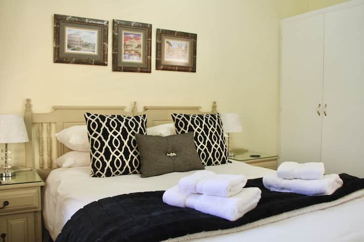 Jakkalsdraai Guesthouse - Two Bedroom Cottage - Potchefstroom