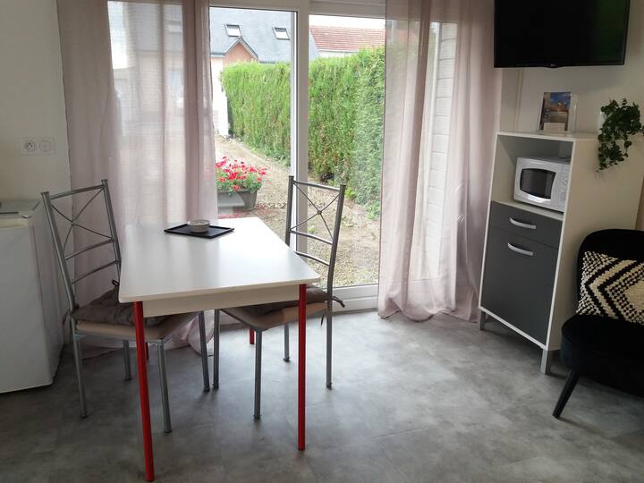 Studio Zen Indépendant à 1h20 Du Mont Saint Michel - Mayenne