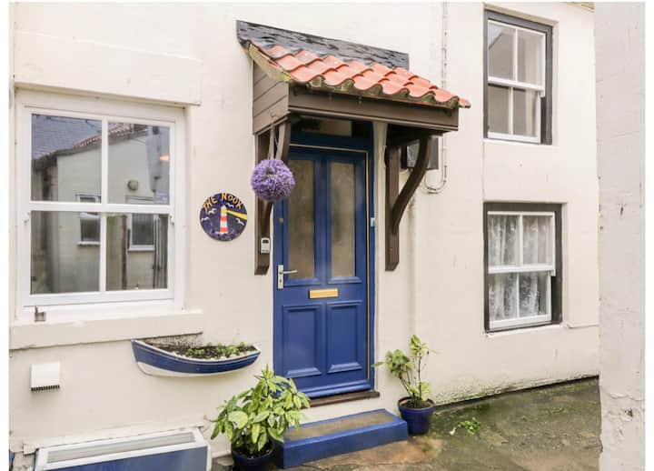 The Nook: Steep Stepped Cottage! - Runswick Bay