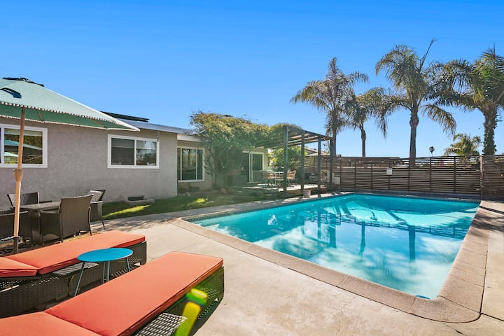Sunny Sd L Pool L Bbq L Pool Loungers L Sleeps 10 - San Diego, CA
