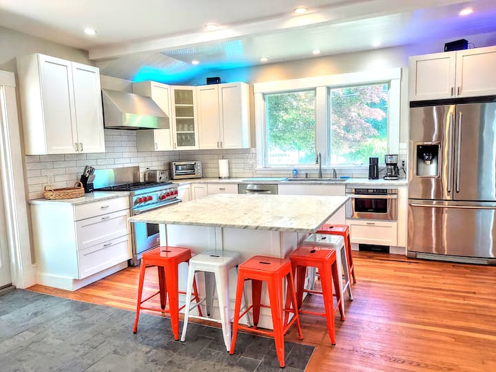 Beautiful Home In The Heart Of Everything - Rhode Island