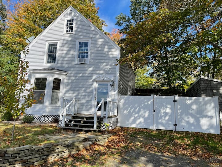 Walk Everywhere From Our Dog-friendly Camden Home - Camden, ME