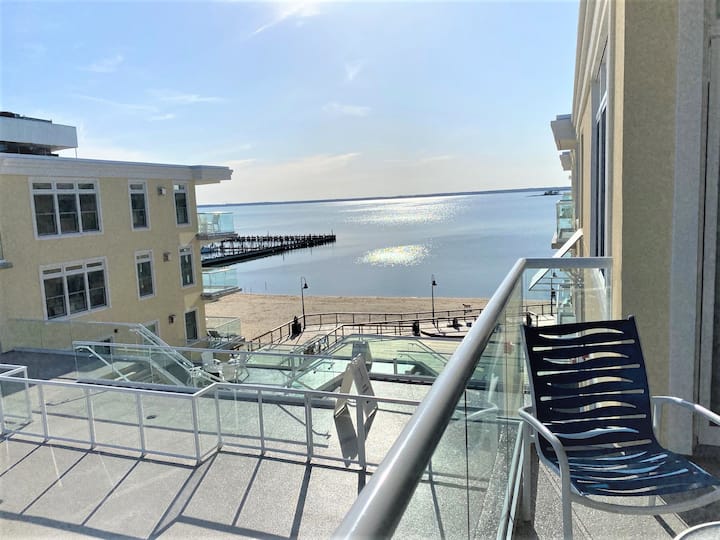 4 Bedroom Upscale Condo 1 Block To The Ocean - 裡霍伯斯灘