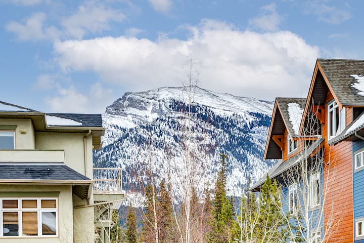 Beautiful Condo W/heated Outdoor Pool - Canmore
