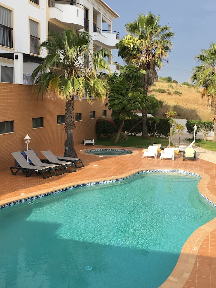 1 Bed, Spacious Apt With Pool & A/c - Lagos