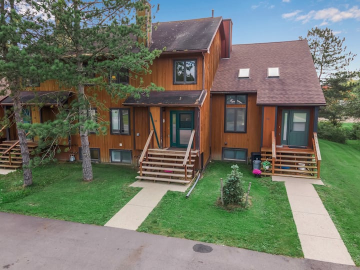 Spacious 4 Bed In Heart Of Eville, Hot Tub & Park - Ellicottville, NY