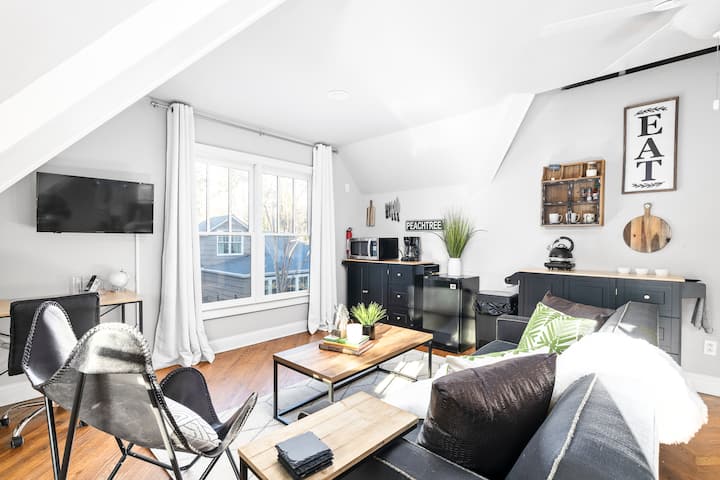 Tiny House Living In Heart Of Atl +Secret Backyard - Atlanta, GA