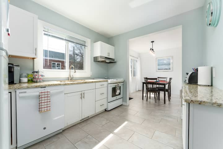 Cute As A Kitten In Little Britain - Greater Sudbury