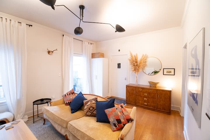 Private 2 Bedroom Bungalow W/ Wi-fi + Kitchen - Seattle, WA