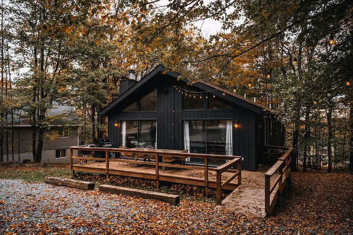 A Blind Pig | The Hideout - Luxe Lake & Ski Cabin - Pennsylvania