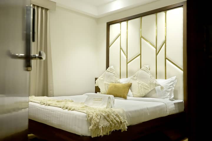 Executive Room Near Bombay Hospital @Grand Girdhar - Indore