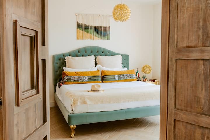 :: Luxury & Cozy Apartment | Steps To Center - Cuenca, Ecuador