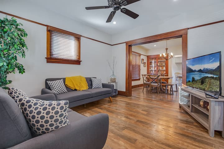Beautiful Craftsman Home - Short Walk To Downtown - San Diego, CA