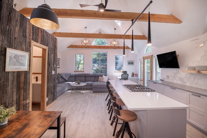 Adventure Bungalow - Hot Tub & Views In Town! - Crested Butte, CO