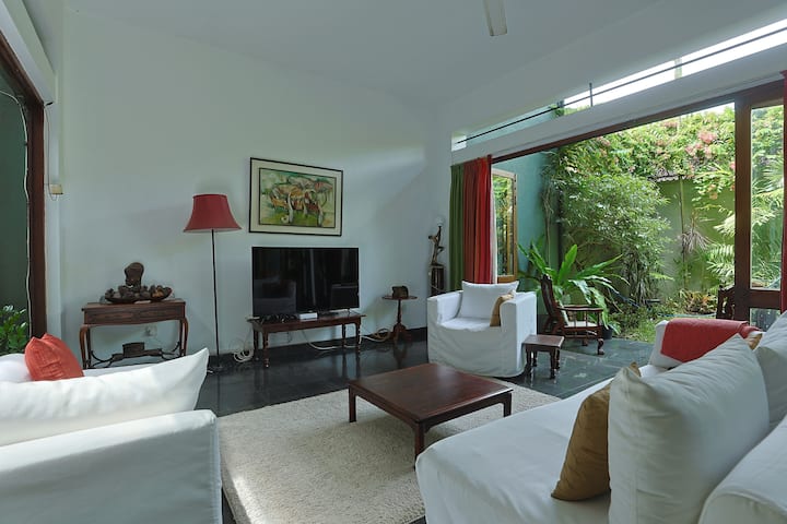Cozy Haven In Colombo 5 (Tulip Room) - Colombo