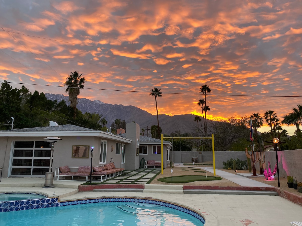 Desert Disco Compound w/ pool & mountain views - Houses for Rent in ...