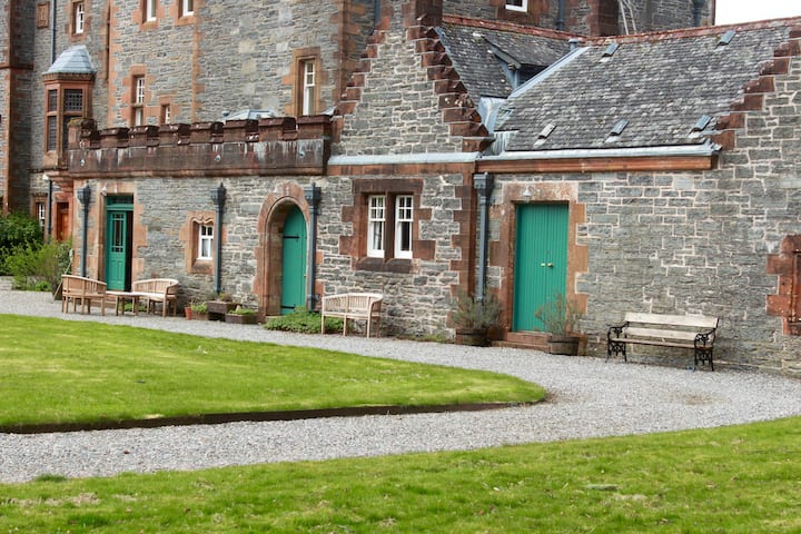 2 Bedroom Flat Within Highland Baronial Manor - Arisaig