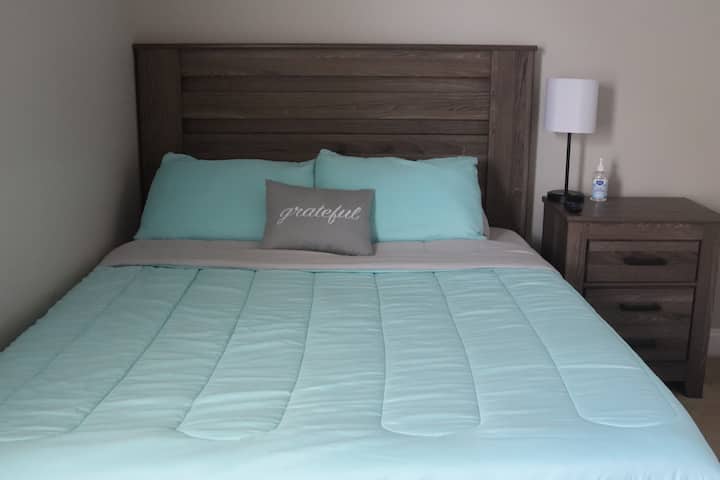 Queen Room 1. Cape Fear, Airport, I-95, Hope Mills - Fayetteville, NC