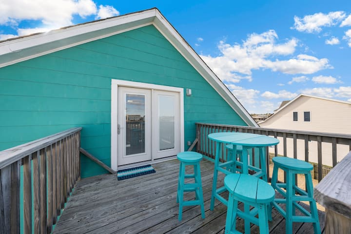 Loft @Cypress House, Sleeps 4,  Ocean Views, Fronts Beach Road, Beach Access Directly Across The Street - Kill Devil Hills, NC