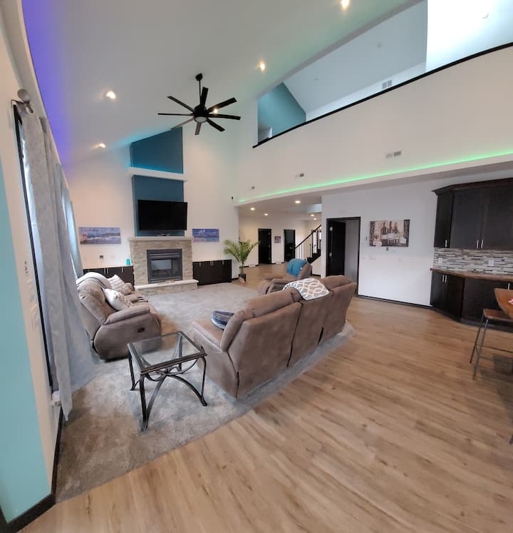 Entire House With Theater Room - Madison, WI