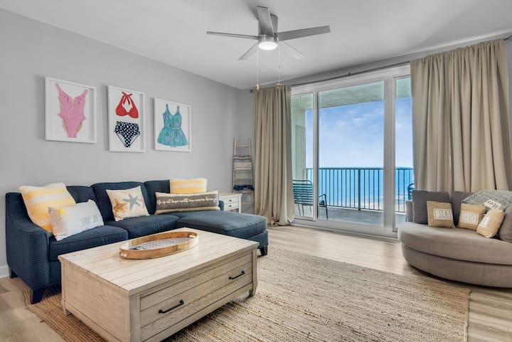 Oceanfront Condo + Next Door W/ Pineapple Willy's - Panama City Beach, FL