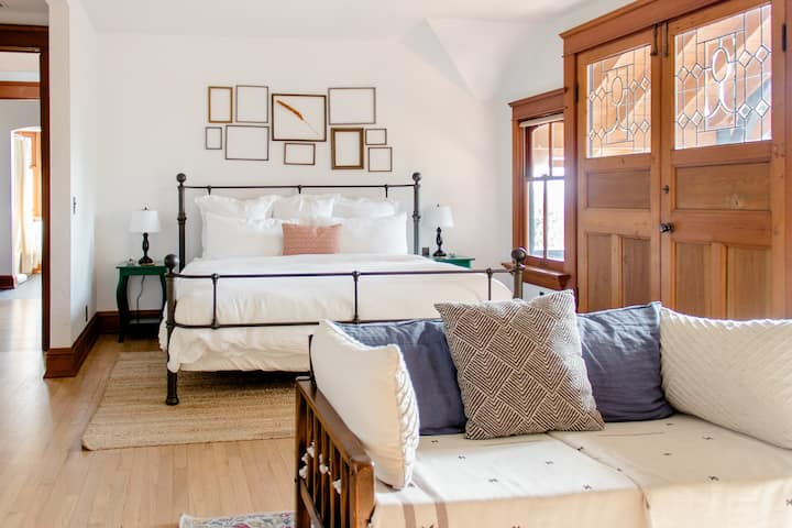 A Boutique, Forested Oregon Getaway On 200 Acres - Harrisburg, OR