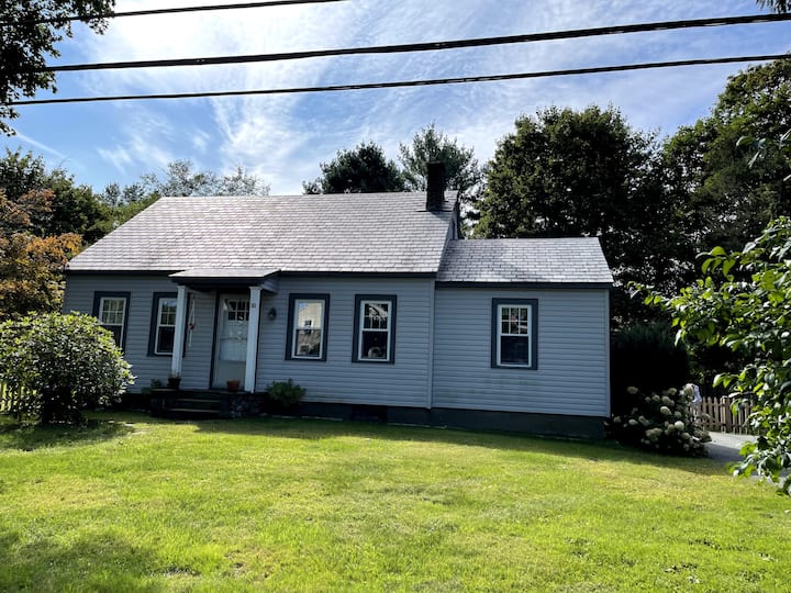 Cozy Great Barrington Cottage With Mountain View - Great Barrington, MA