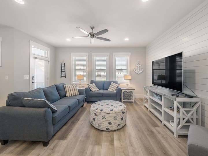 Cb Home W/ Ocean Views - Walk To The Beach - Carolina Beach, NC