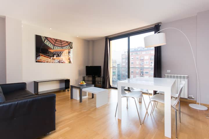 Comfy 1 Bedroom Flat In Eixample With Parking - ラ・バルセロネータ
