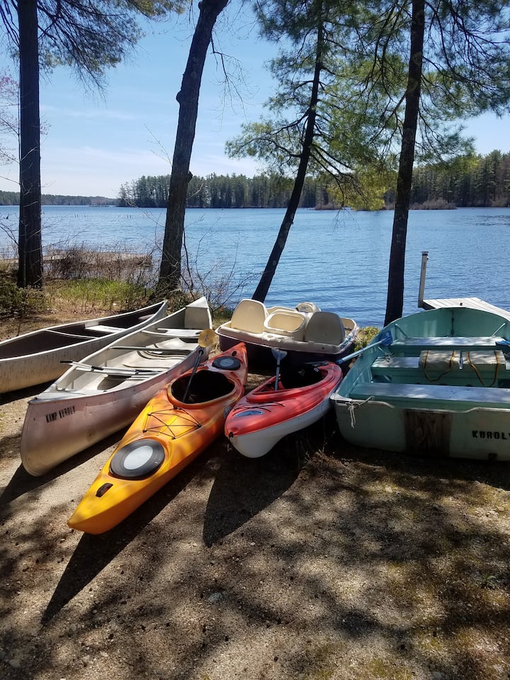Thompson Lake, No Cleaning Fee Pine Point Cottage, - Maine