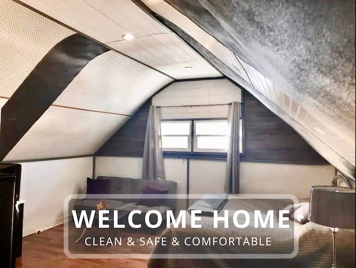 Best Choice Attic Studio Near Lakes - Gloversville, NY