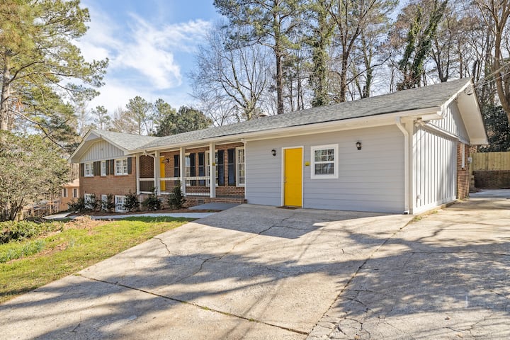 Family Perfect 4 Bedroom Home With Game Room - Lithonia, GA
