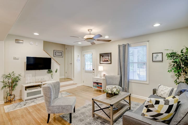 Charming Brookside Townhome - Kansas City