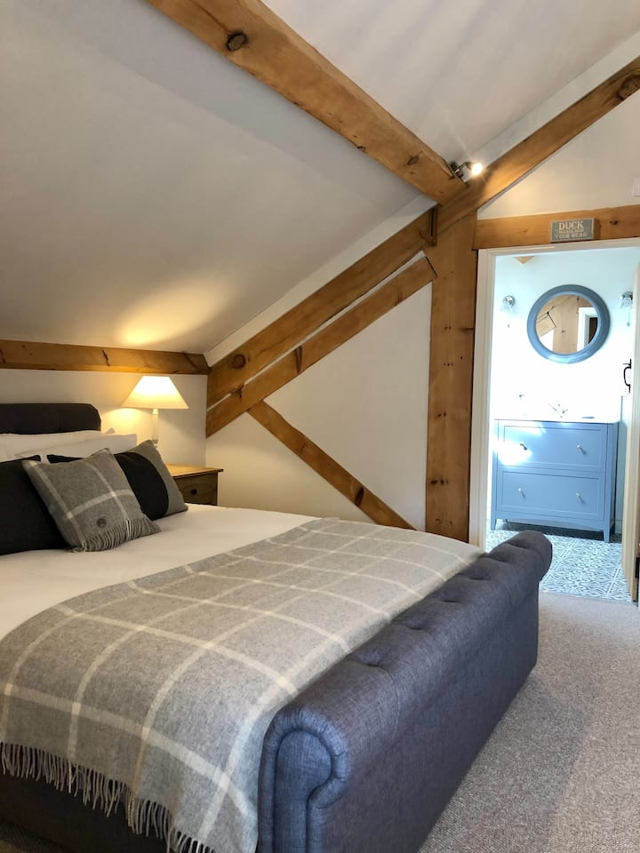 Room 5, Loft Style, King-size Room, Griffin Inn - Mold