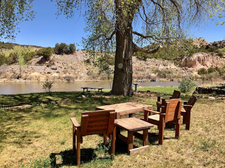 Relaxing Riverfront Taos Staycation, Pet Friendly! - Ojo Caliente, NM