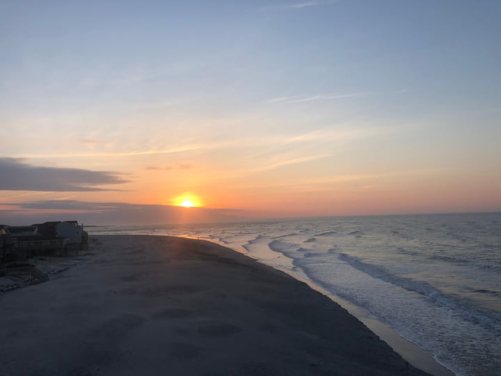"The High Tide Hut" - Oceanfront - Sneads Ferry, NC