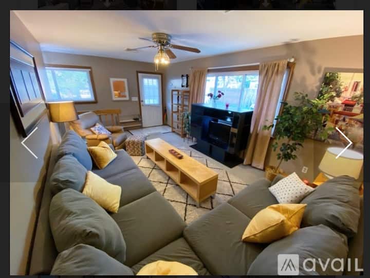 Beautiful 2bdrm Executive Suite Near Nd/smc - South Bend, IN