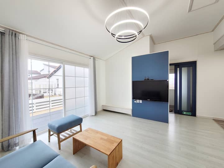 #독채  #가족추천 #오션뷰 40평 #풍차해안로#침실 3개+거실#낭만 야외바베큐 ※05 - Jeju