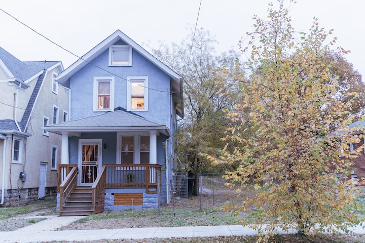 4br/2 Full Bath - Sleeps 10!  Large Yard! 2 Cars! - Union Station Washington