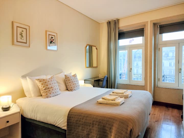 Porto's Main Square Penthouse Apartment - Porto