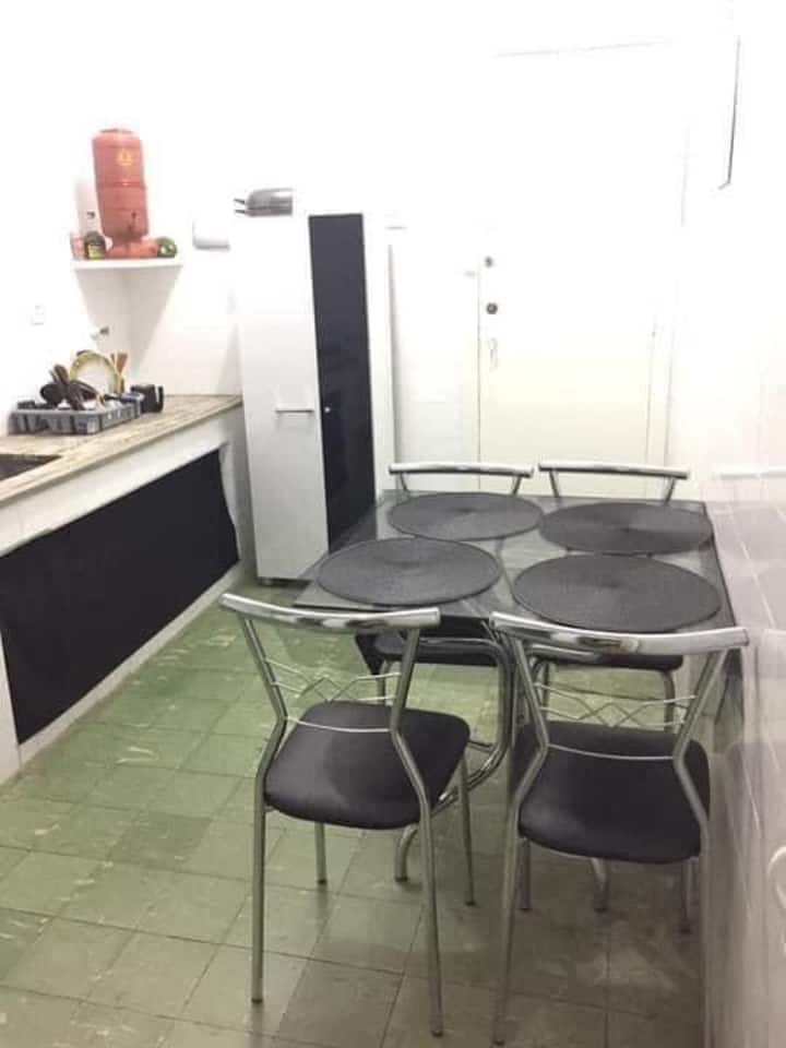 Quarto Simples Excelente Localização Na Savassi - Belo Horizonte
