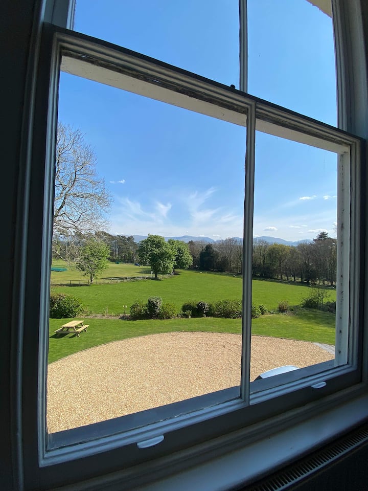 Central Apartment With Stunning Panoramic Views - Bangor, UK