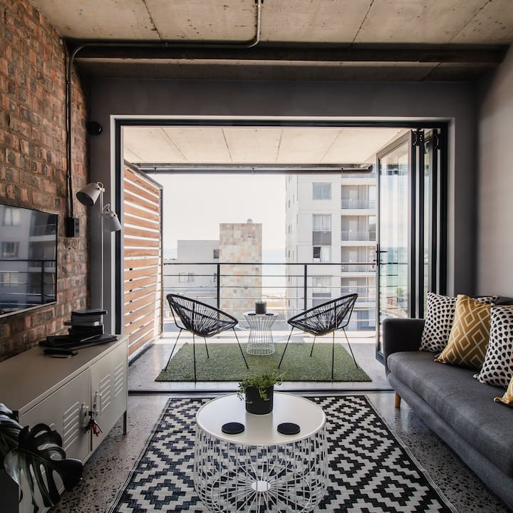 15 Manhattan (Table Mountain & Sea Views) - Parklands