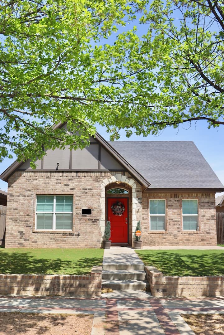 N. Overton Pl - Guns Up Getaway W/ Optional Studio - Lubbock