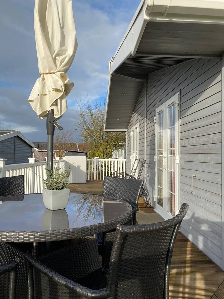 Laburnum Lodge At Mercia Marina - Tutbury Castle